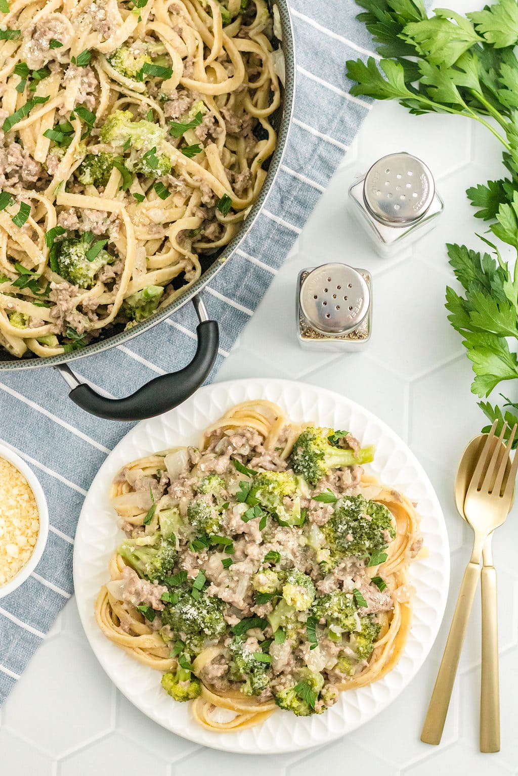 Ground Beef Alfredo with Broccoli - Easy Cheap Recipes