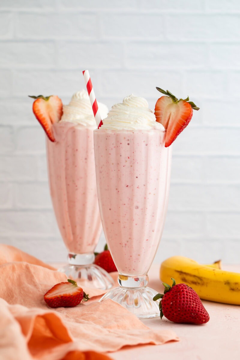 Strawberry Banana Milkshake - Easy Cheap Recipes